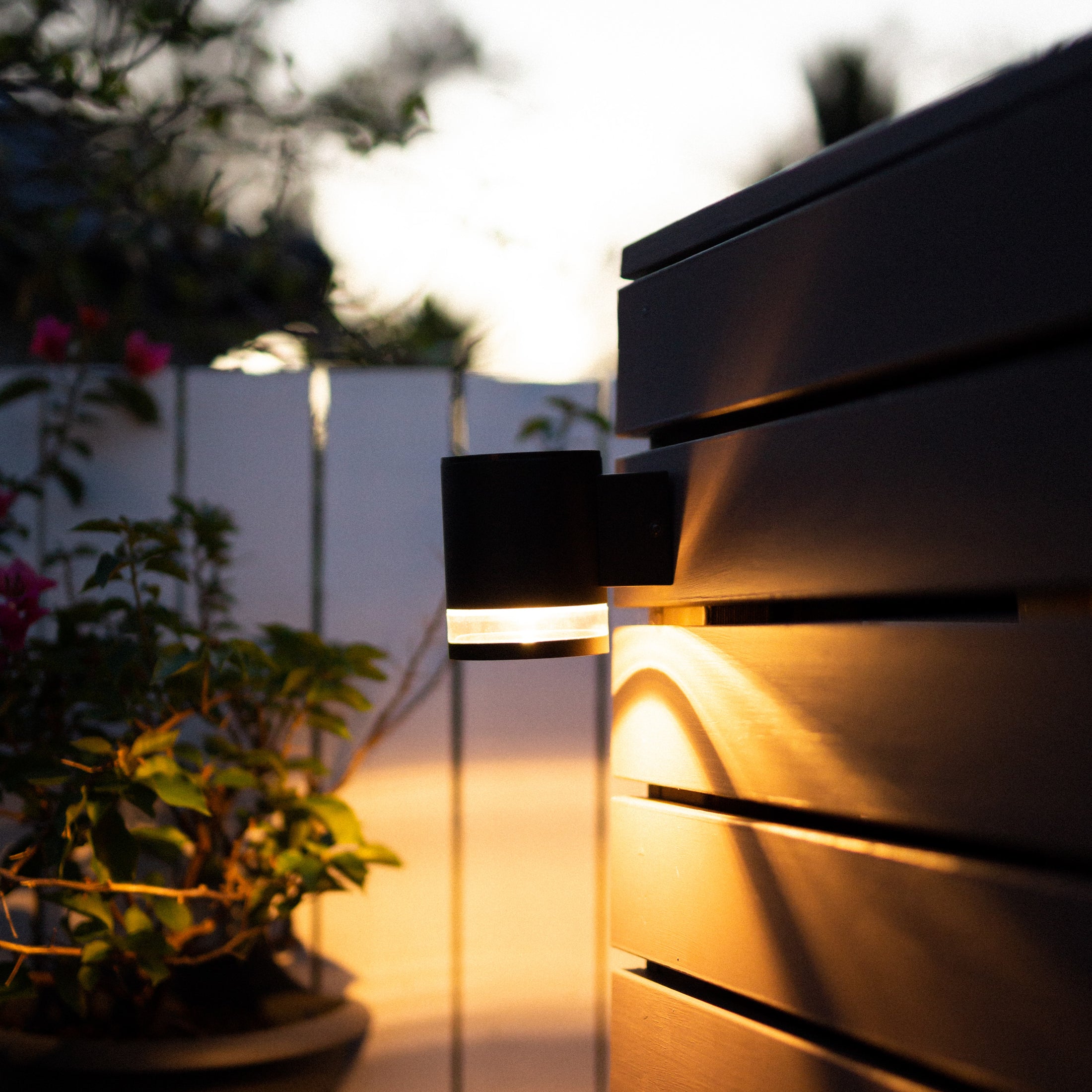 Modern Outdoor Solar Wall Light | 6LED – Hoselink USA